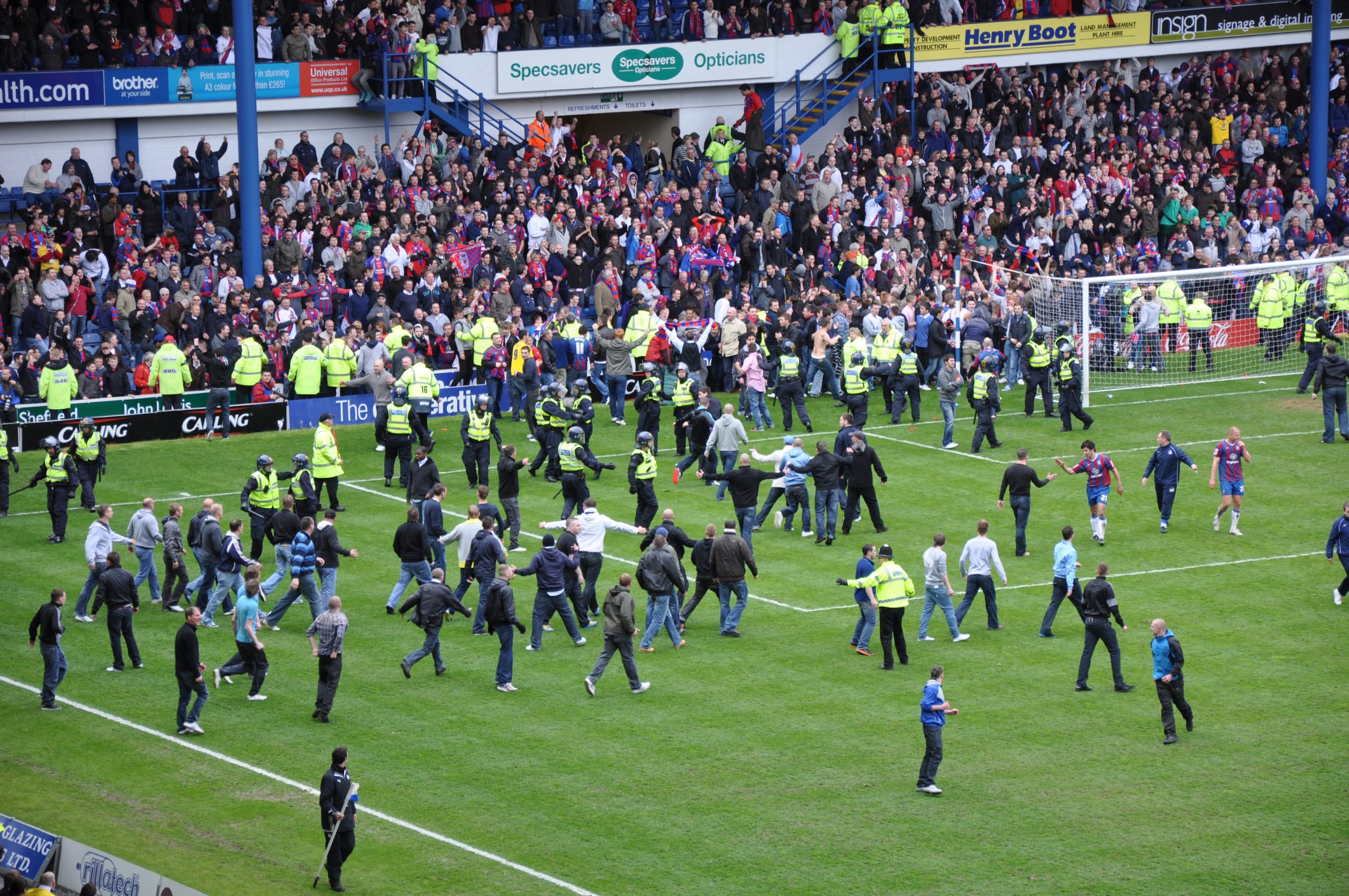 Knowledge co-production and the policing of football crowd violence ...